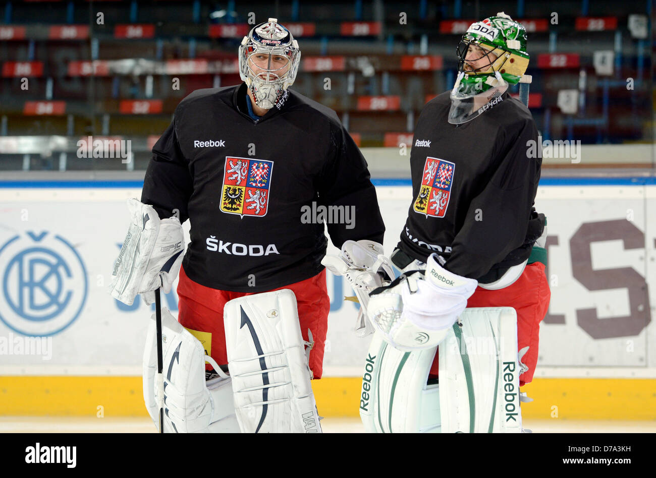Ondrej pavelec czech republic left hi-res stock photography and images ...