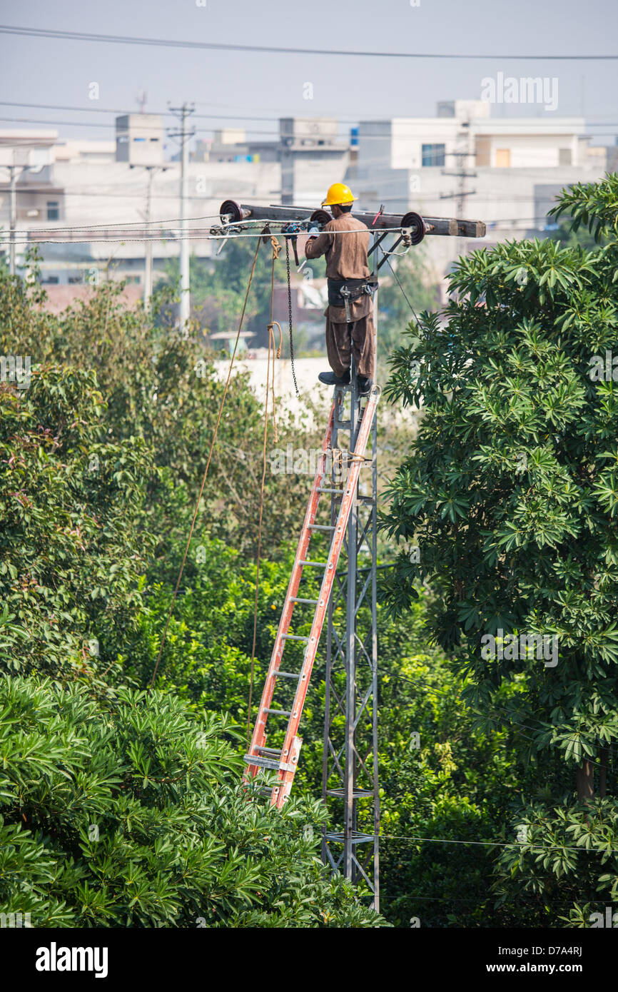 Power lineman hi-res stock photography and images - Alamy