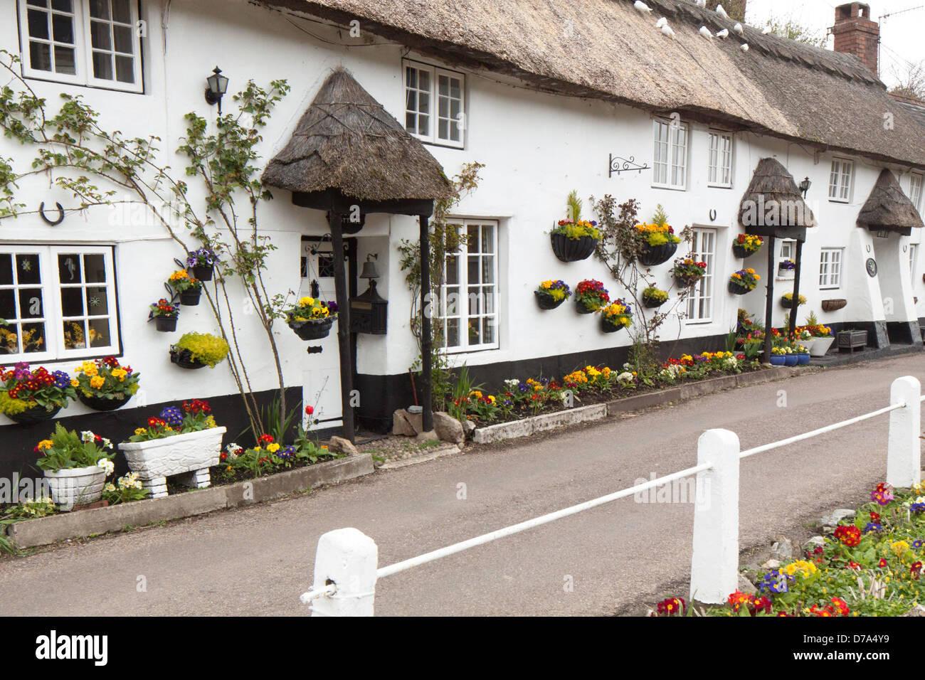Coombe cottage hi-res stock photography and images - Alamy