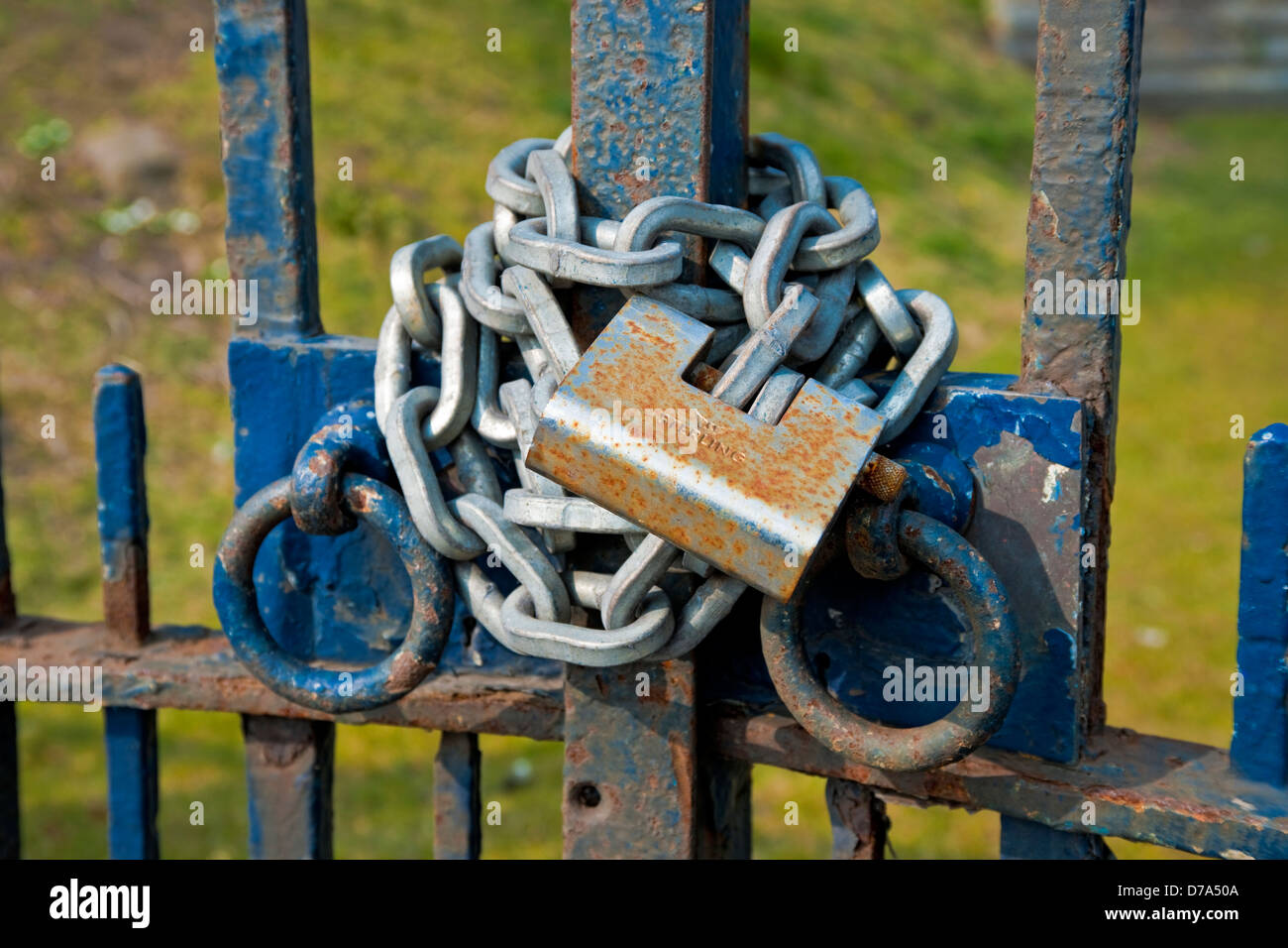 Padlocked gates hi-res stock photography and images - Alamy