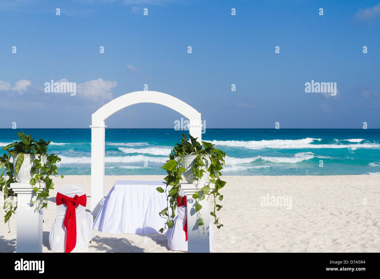 Beach wedding at the vacation resort in Mexico Stock Photo - Alamy