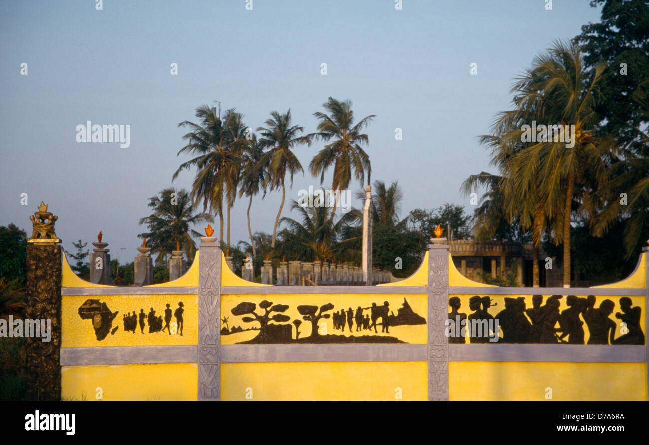 gate depicting slaves point of no return monument to honour slaves ...