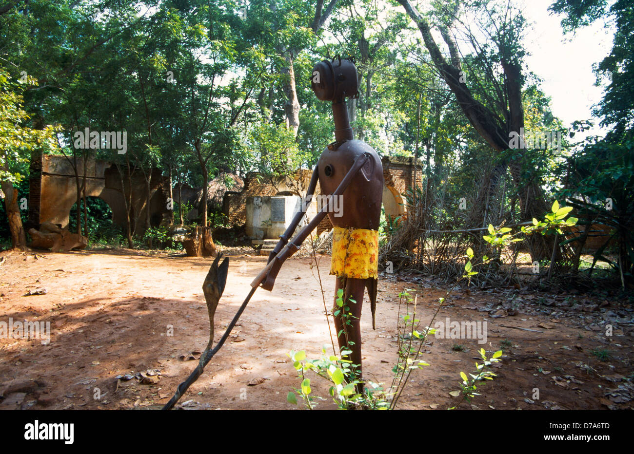 voodoo divinity sacred forest of kpasse ouidah benin Stock Photo - Alamy