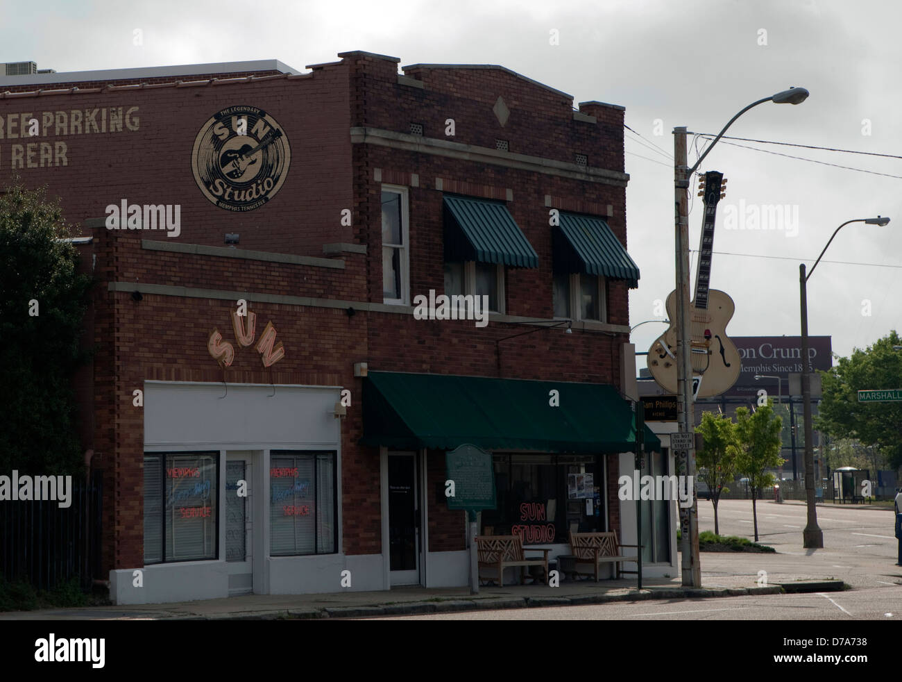 A view of the exterior of Sun Studio in Memphis, Tennessee Stock Photo ...