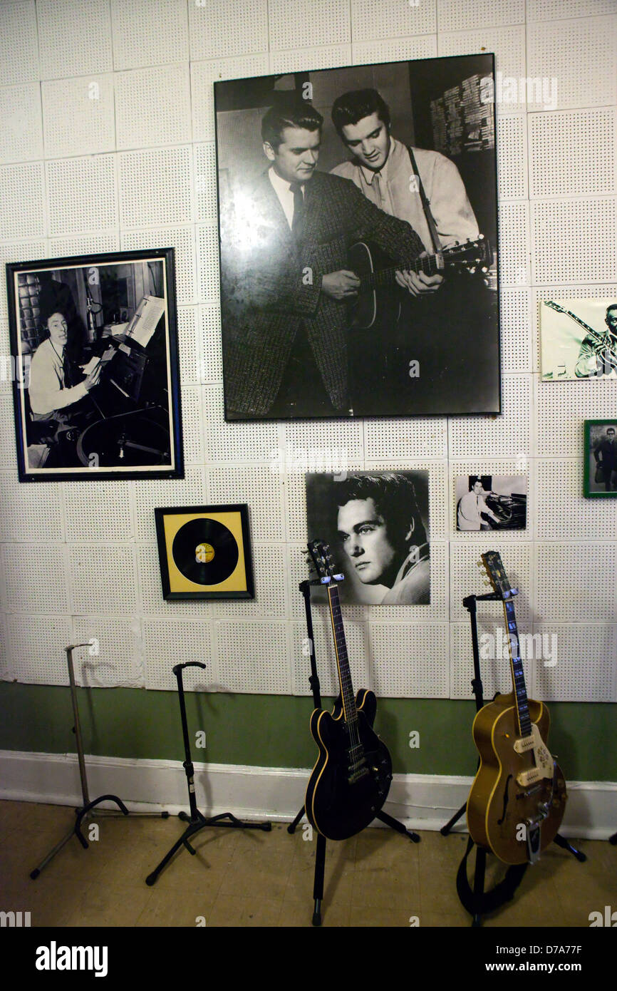 Elvis presley studio hi-res stock photography and images - Alamy