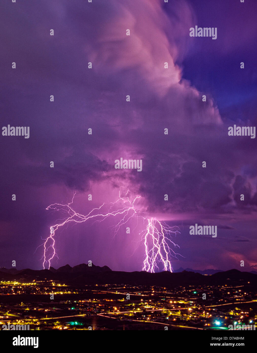 Lightning strike usa hi-res stock photography and images - Alamy