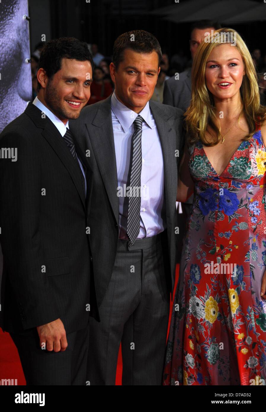 Edgar Ramirez, Matt Damon and Julia Stiles (l-r) at the German premiere ...