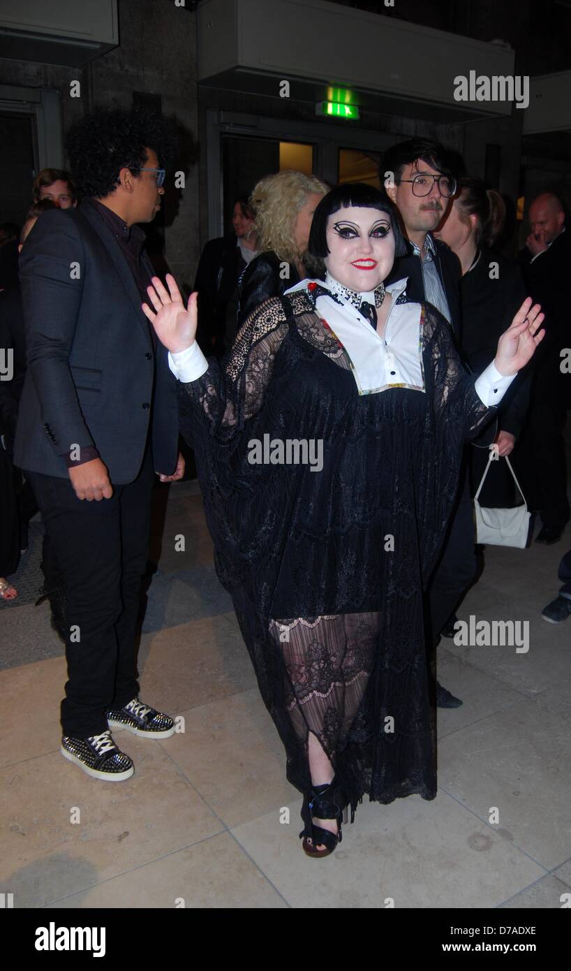 Beth ditto of gossip hi-res stock photography and images - Alamy