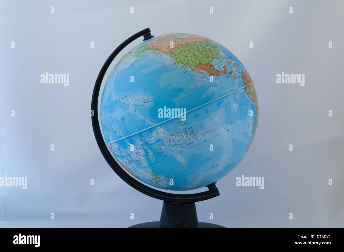 Global maps hi-res stock photography and images - Alamy