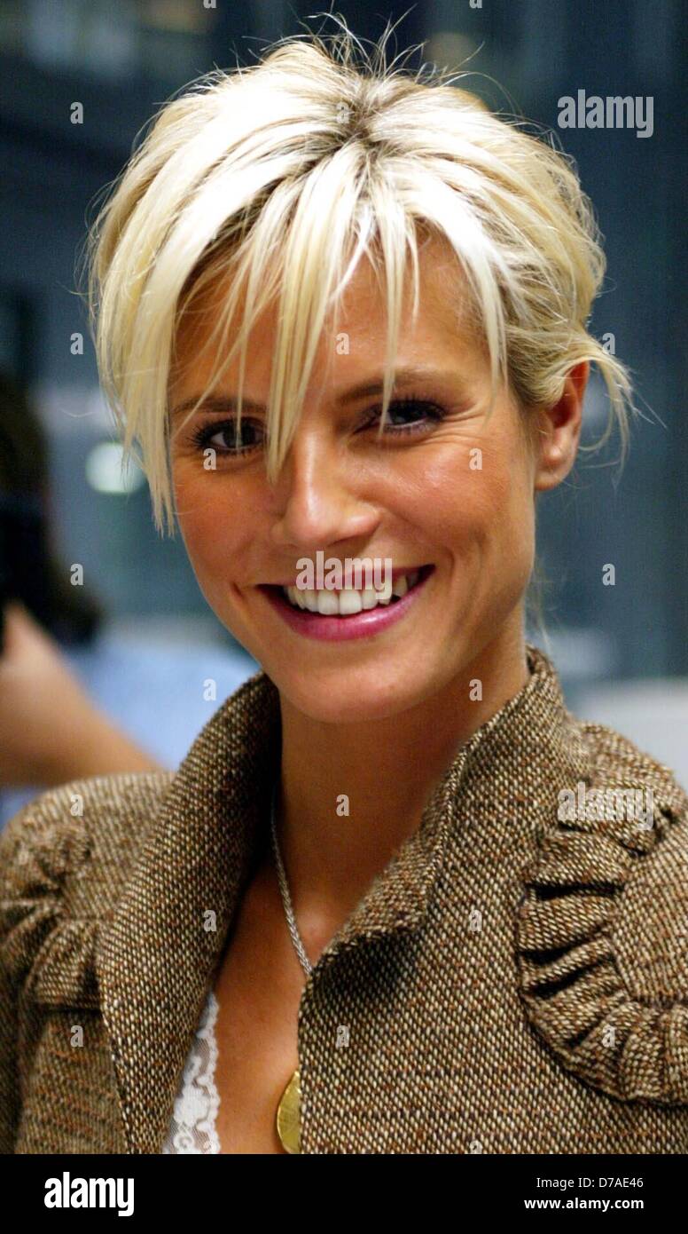 Top model Heidi Klum visits the DuMont publisher's house in Cologne ...