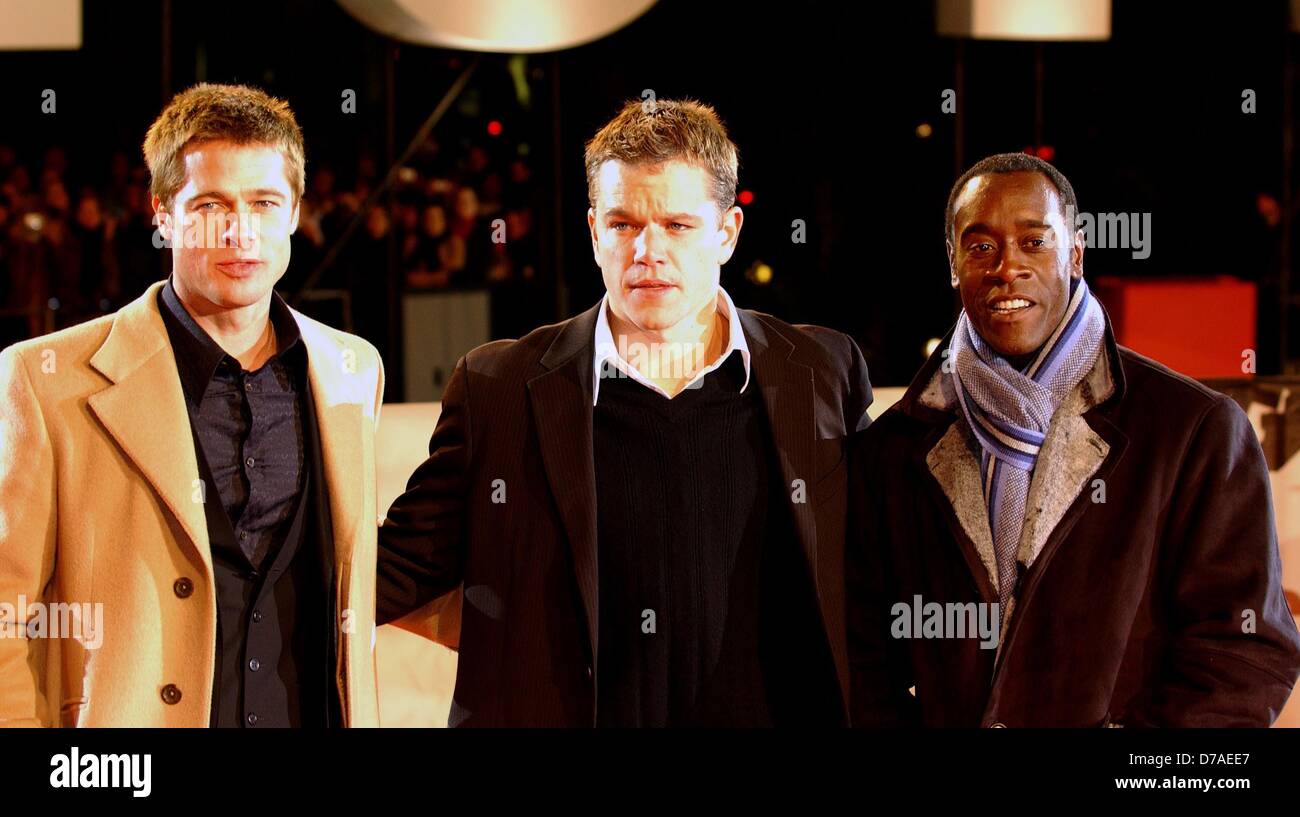 Brad pitt premiere oceans twelve hi-res stock photography and images ...