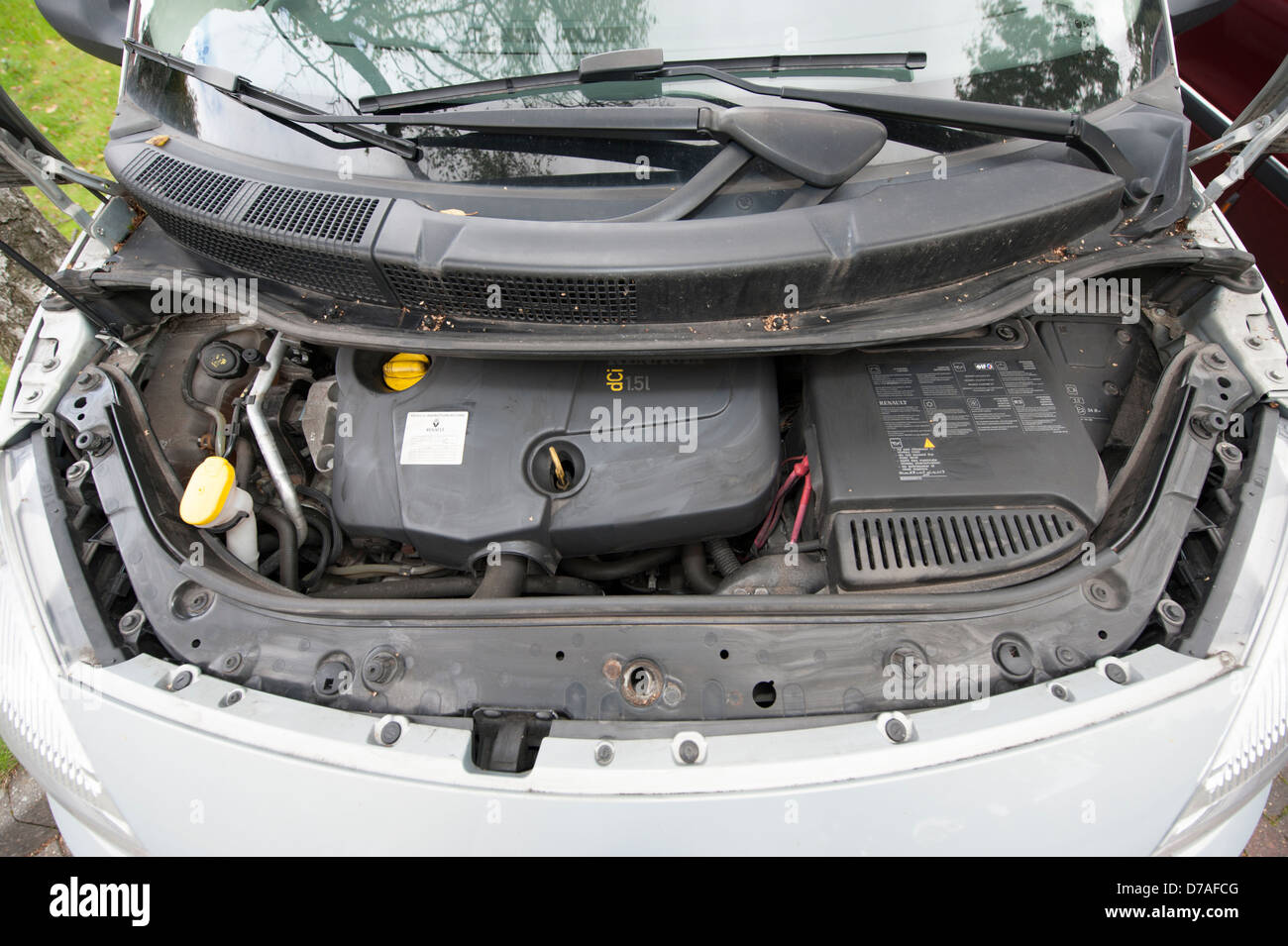 Open Engine Bay Compartment Renault Scenic Car Stock Photo - Alamy