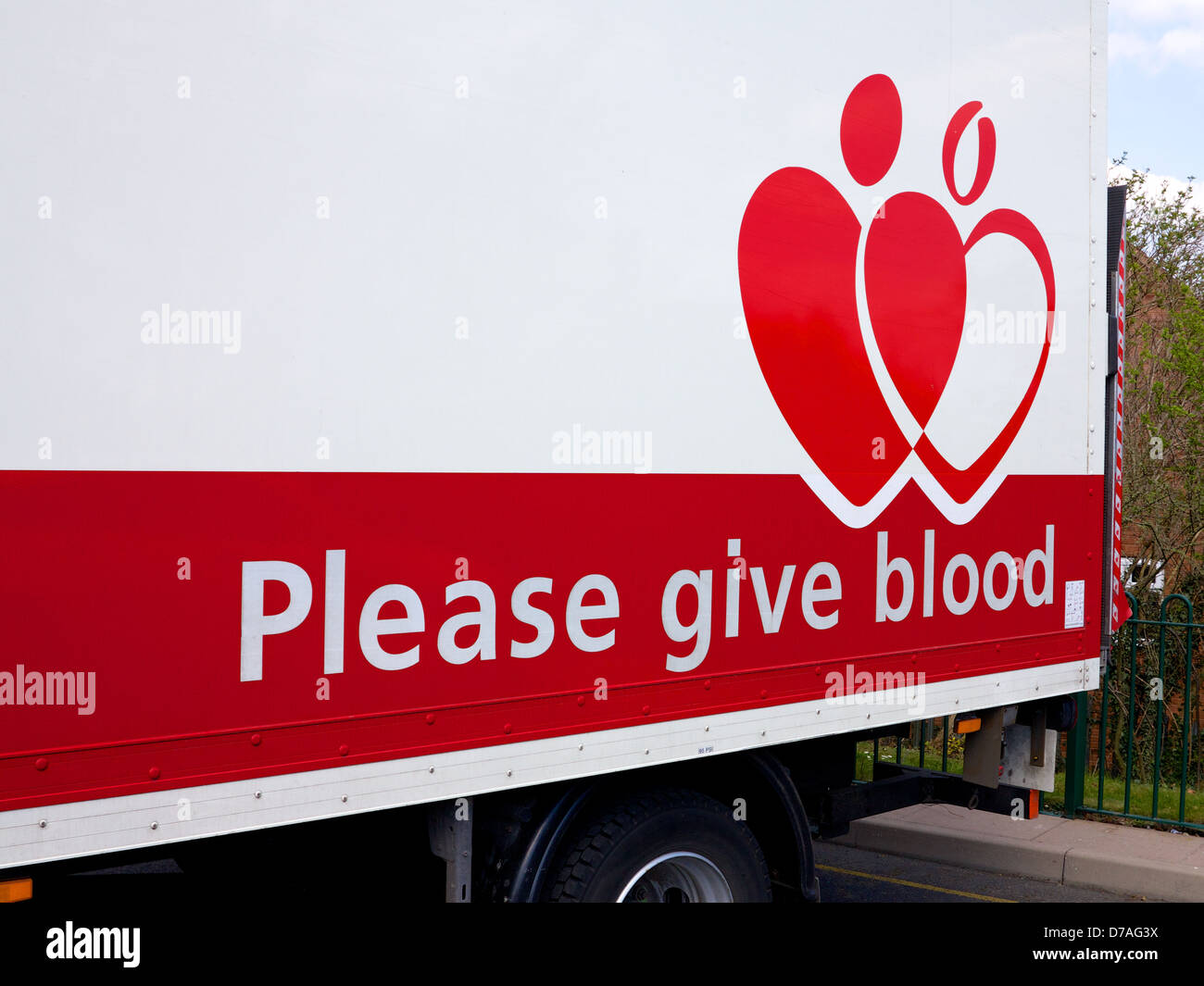 Blood Donation in the UK - Please Give Blood - Lorry outside drop in ...