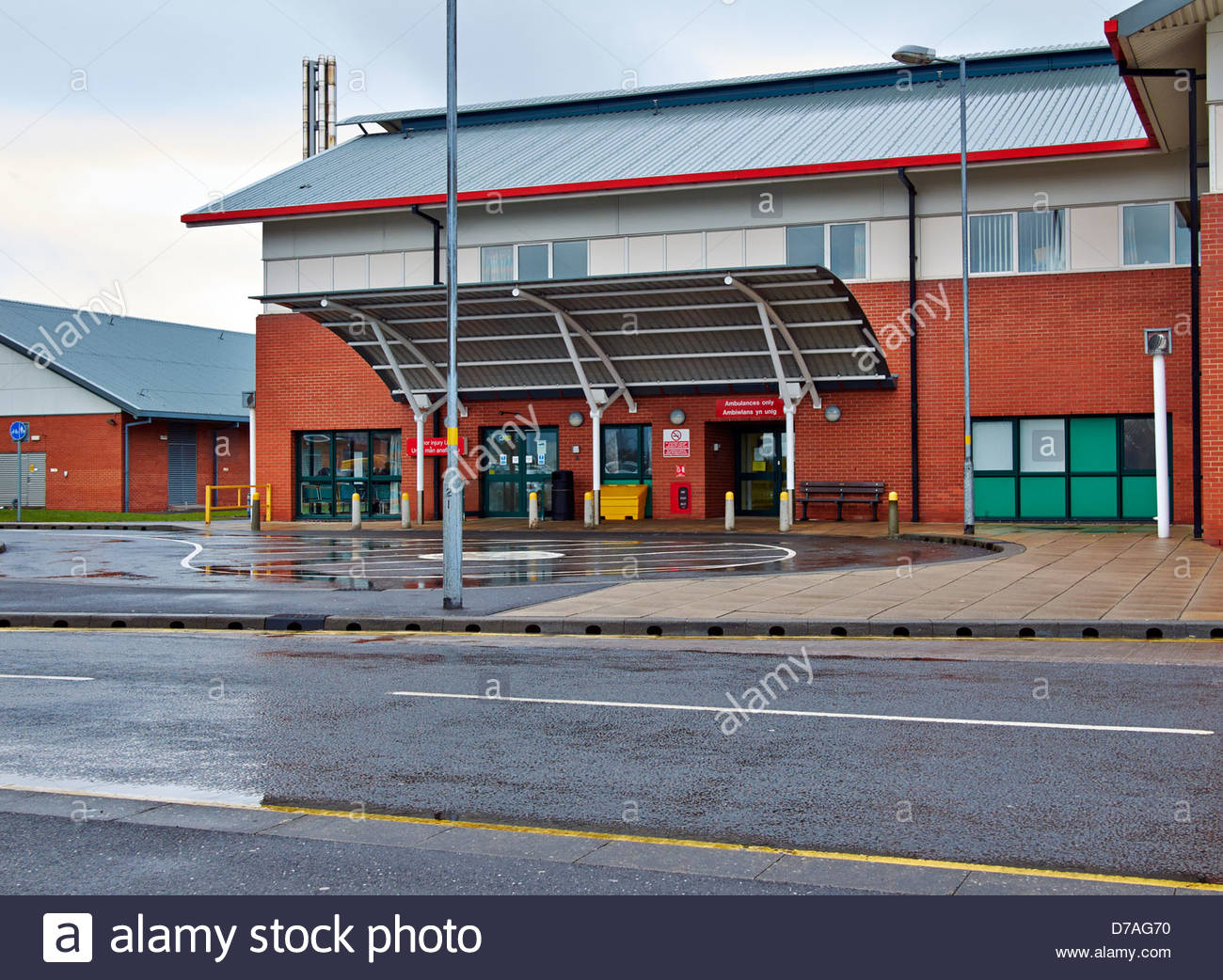Hospital Outside Nhs High Resolution Stock Photography and Images - Alamy