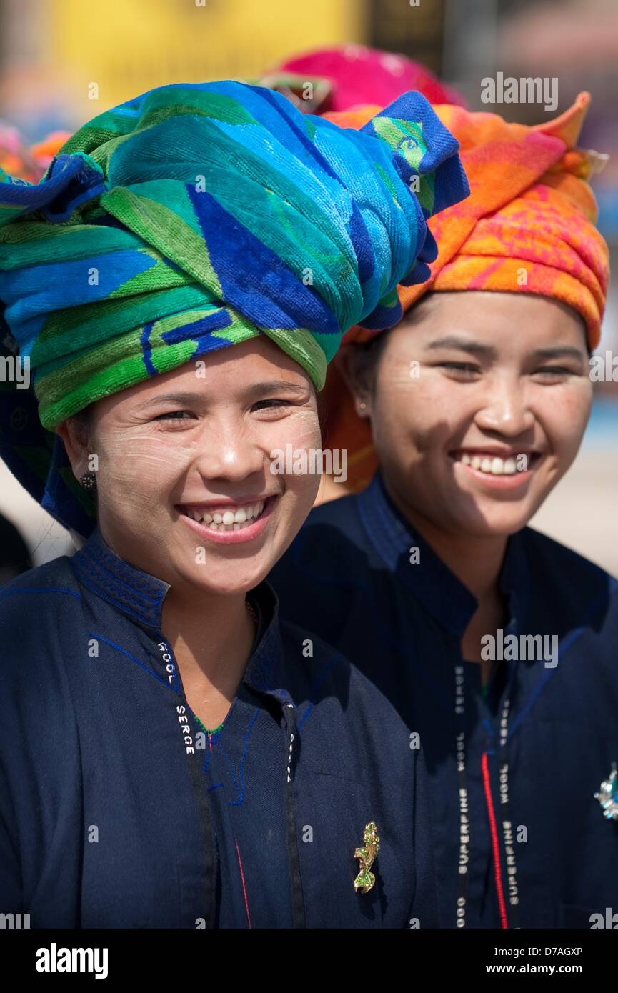 Myanmar Three women of the ethnic group Pa-O walk through Aungban ...