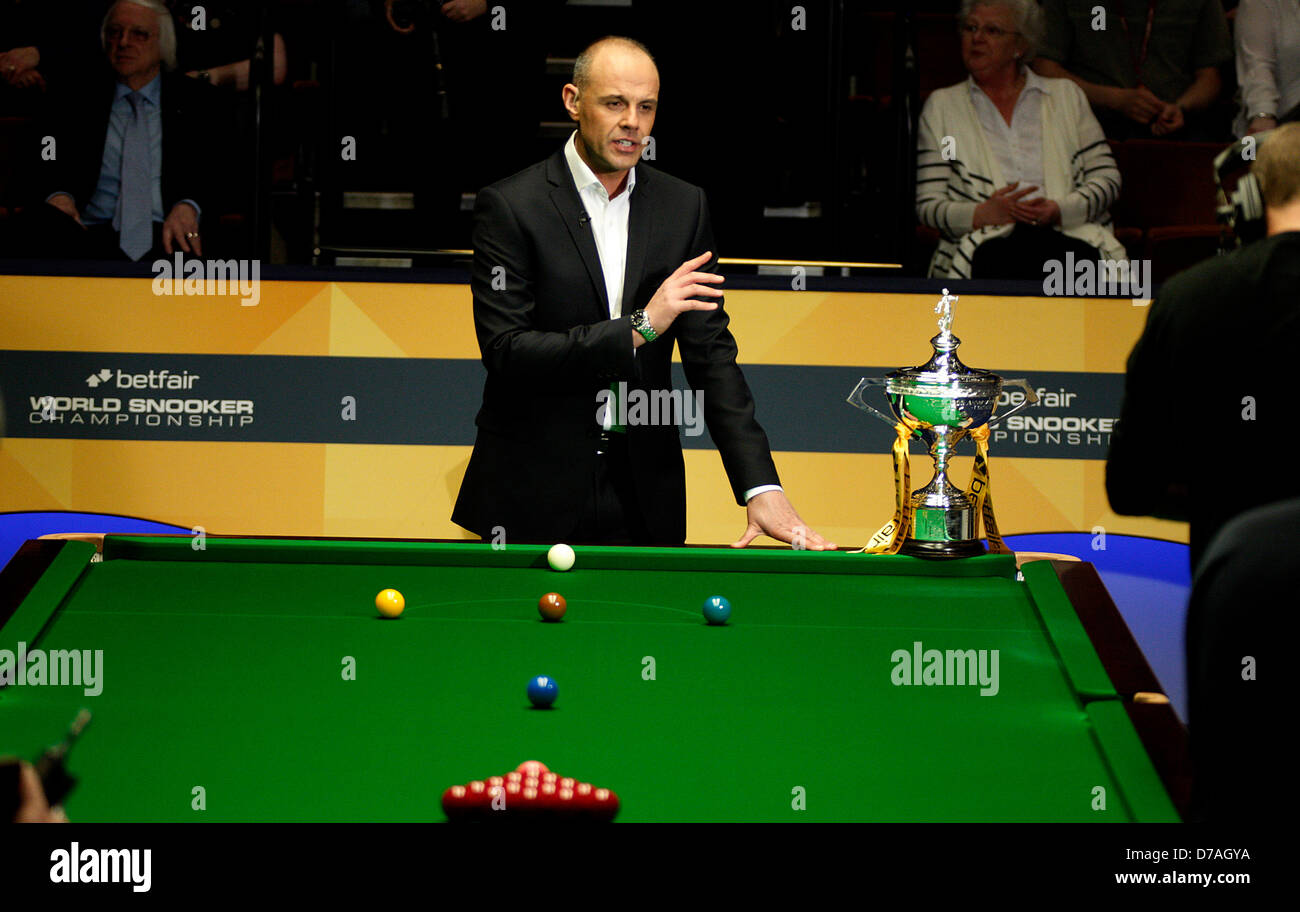 Uk championship snooker trophy hi-res stock photography and images - Alamy