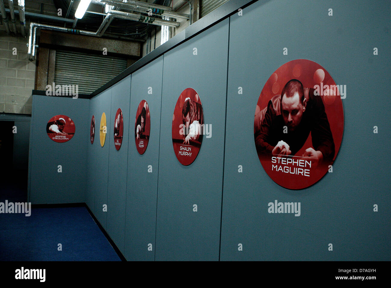 Back stage hi-res stock photography and images - Alamy