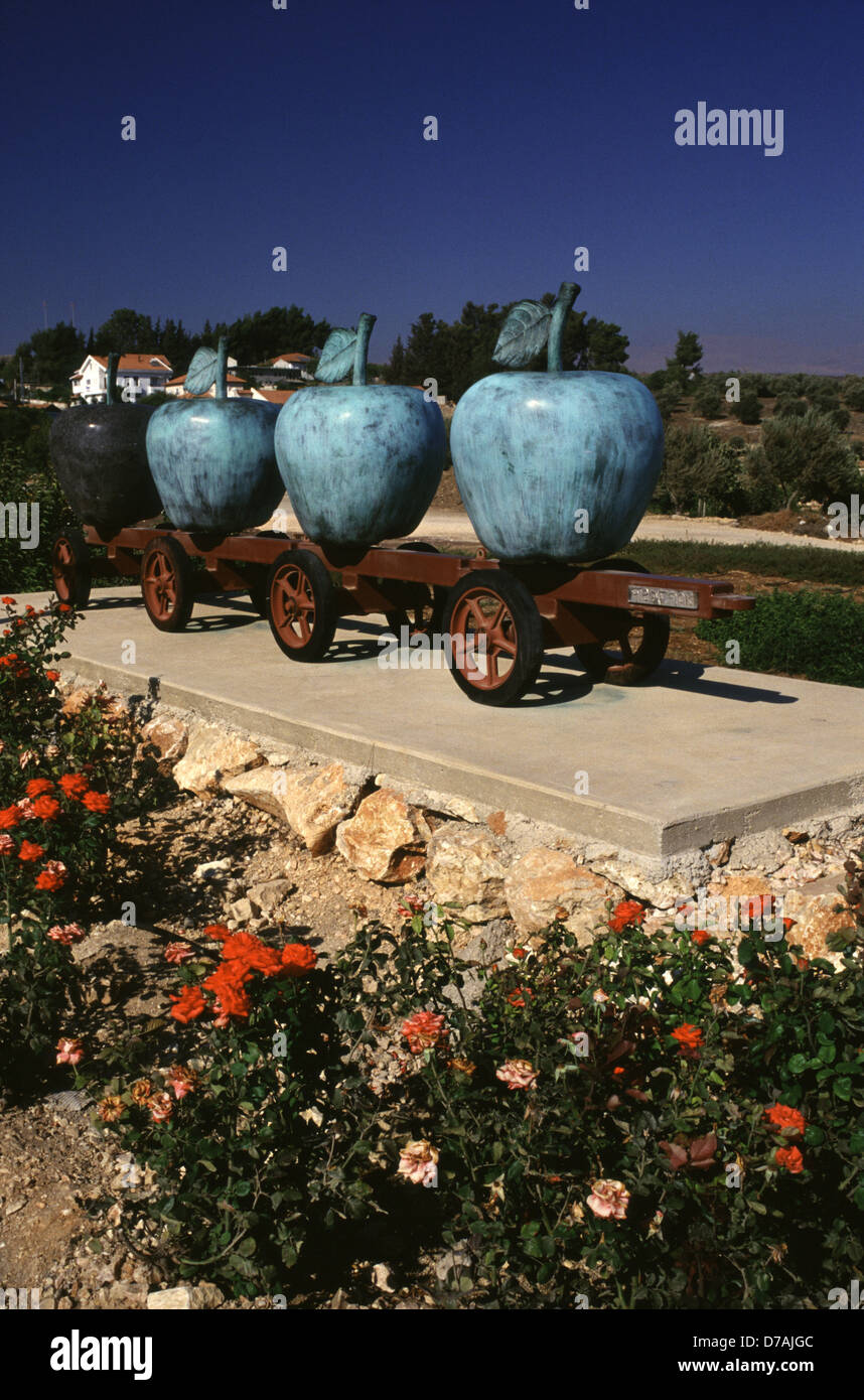 The Apples Sculpture by Asaf Lifshitz in the town of Metula in Upper ...