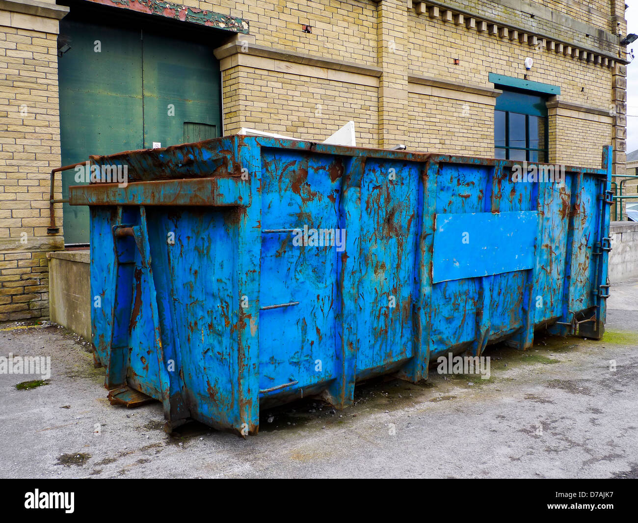 Refuse skip hi-res stock photography and images - Alamy