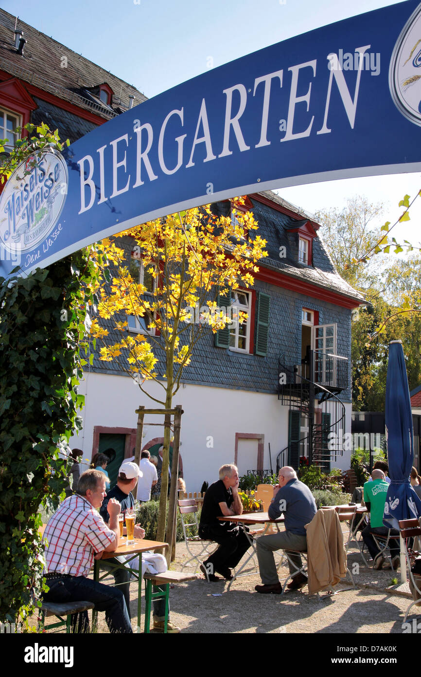 Biergarten Stock Photos & Biergarten Stock Images - Alamy
