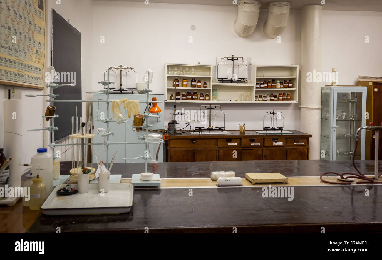 Old laboratory hi-res stock photography and images - Alamy