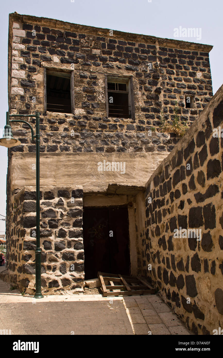 Rechaniya, Israel. 2nd May 2013. Structures and homes in the alleys of ...