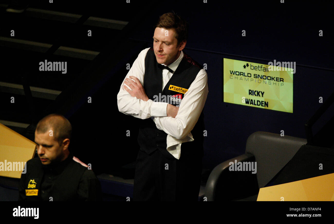 Sheffield, UK. 2nd May 2013. Ricky Walden in action against Barry ...