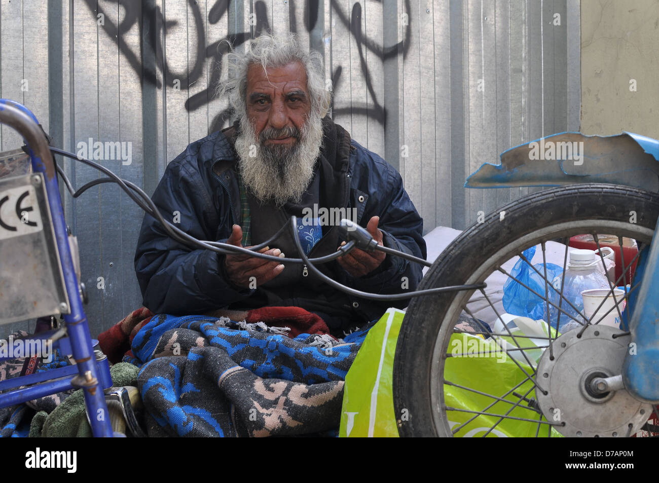 Homeless refugee hi-res stock photography and images - Alamy