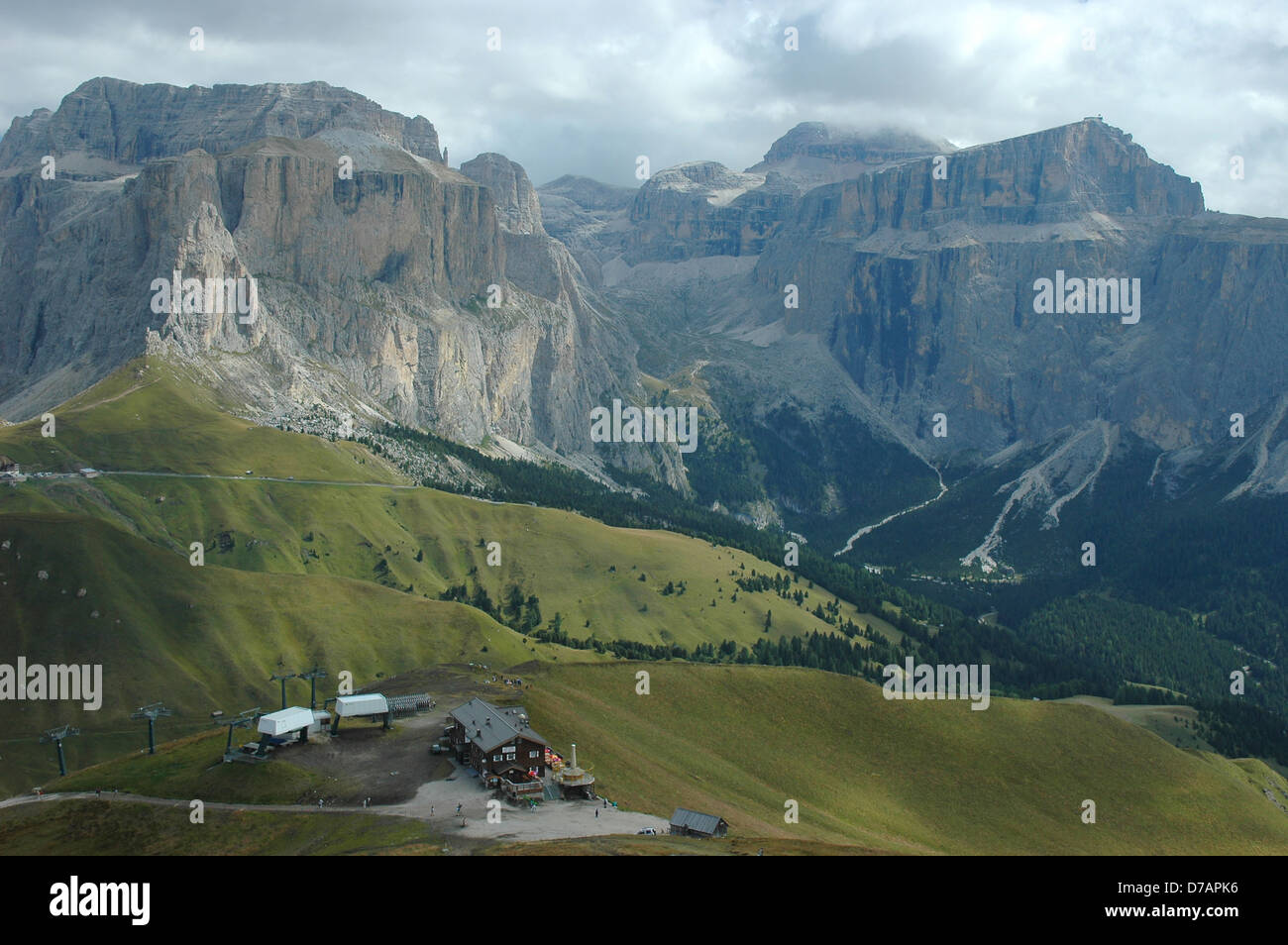 Walking toward cliff hi-res stock photography and images - Alamy