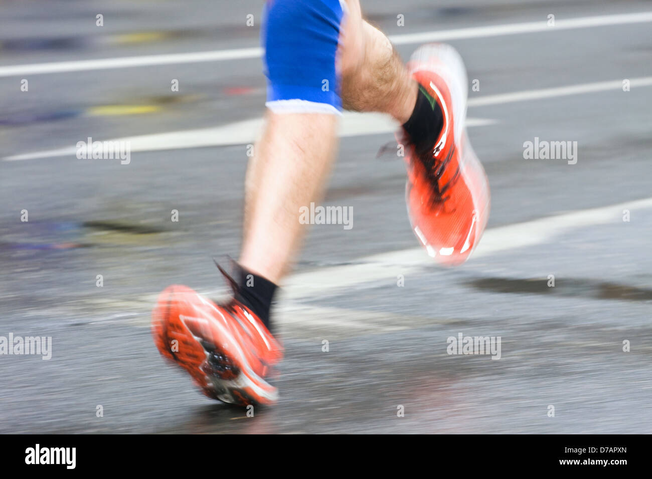 Man running in city marathon Stock Photo - Alamy