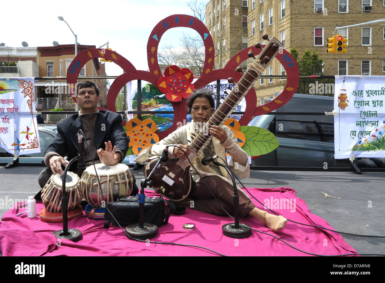 Bangladeshi musicians hi-res stock photography and images - Alamy