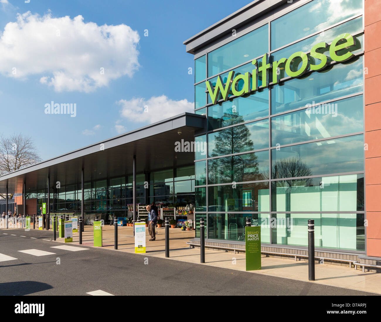 Supermarket facade hi-res stock photography and images - Alamy