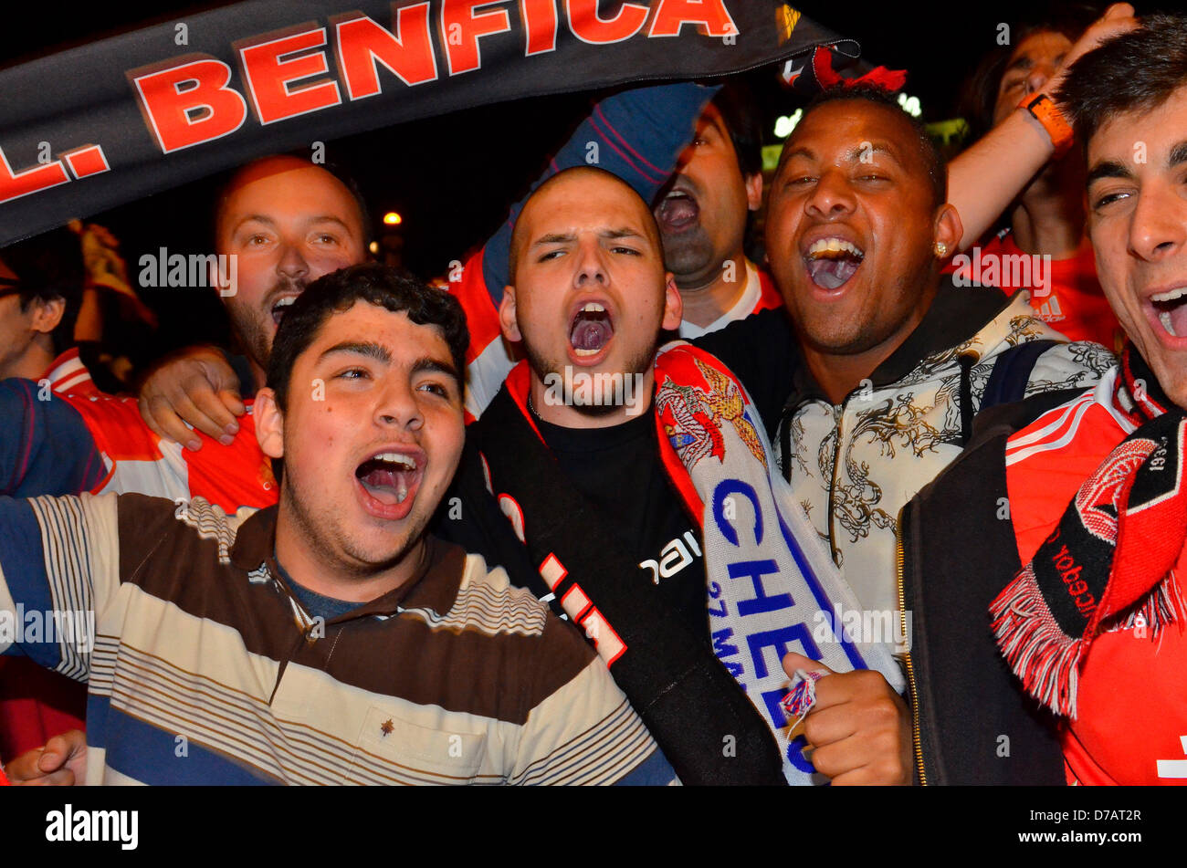 Benfica fans hi-res stock photography and images - Alamy