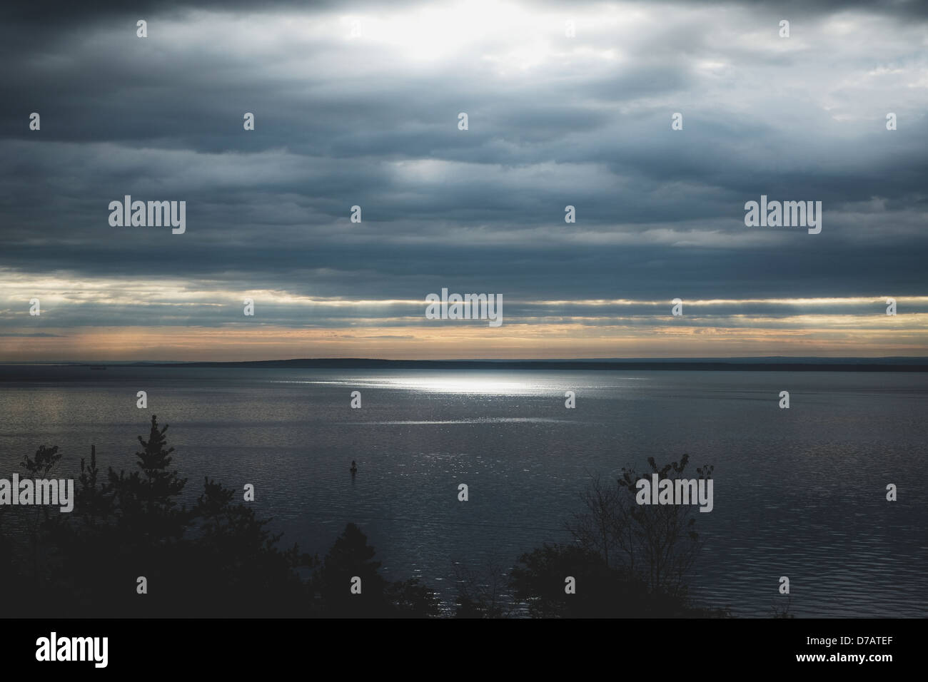 Sunlight piercing through clouds hi-res stock photography and images ...