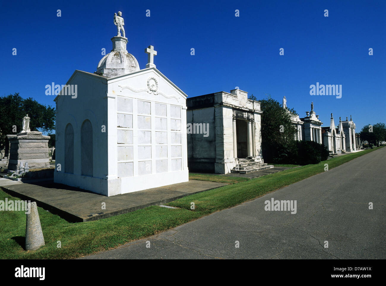 Above ground graves hi-res stock photography and images - Alamy
