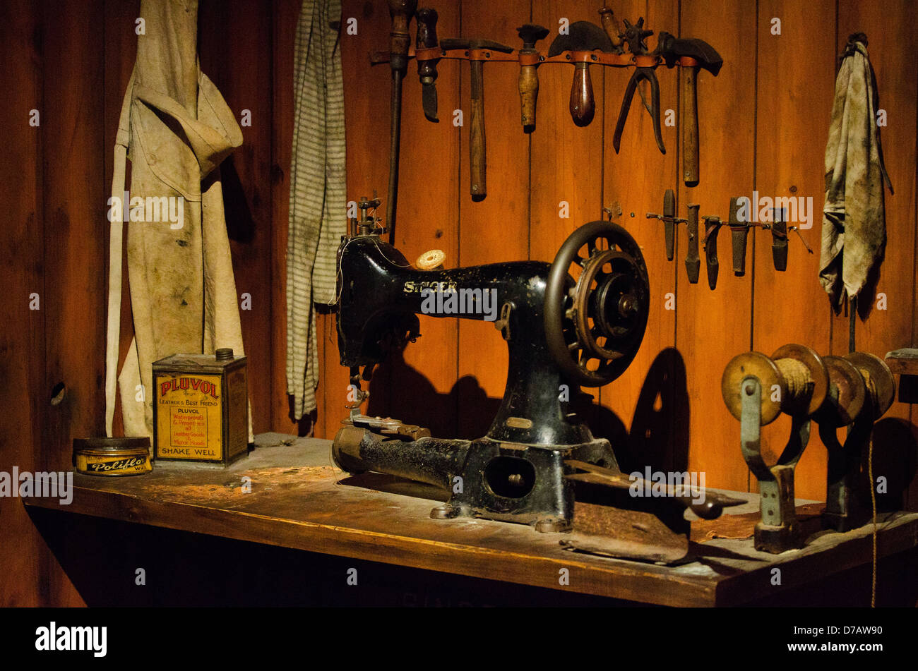 Old Fashion Sewing Machine High Resolution Stock Photography and Images ...