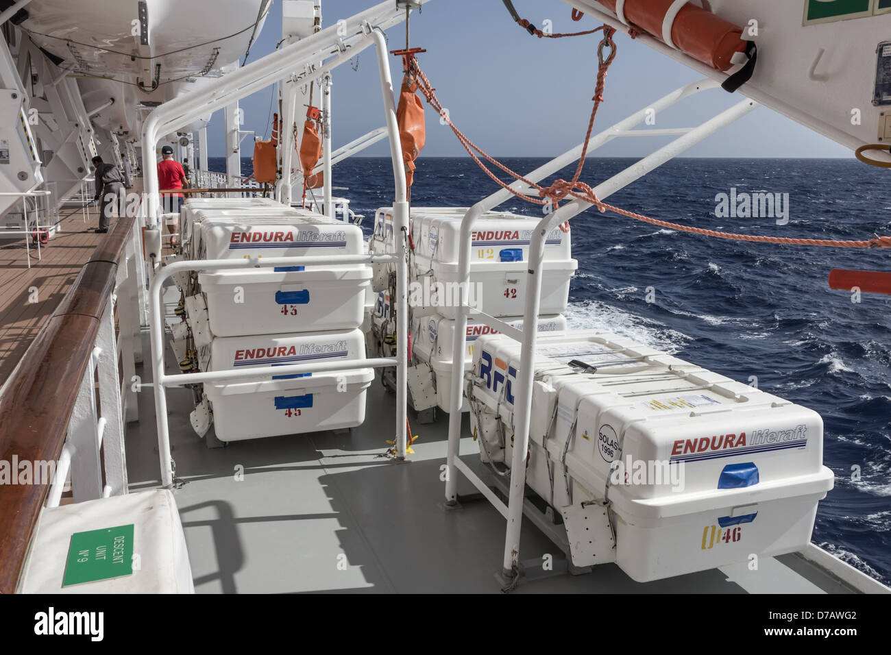 Life rafts hi-res stock photography and images - Alamy