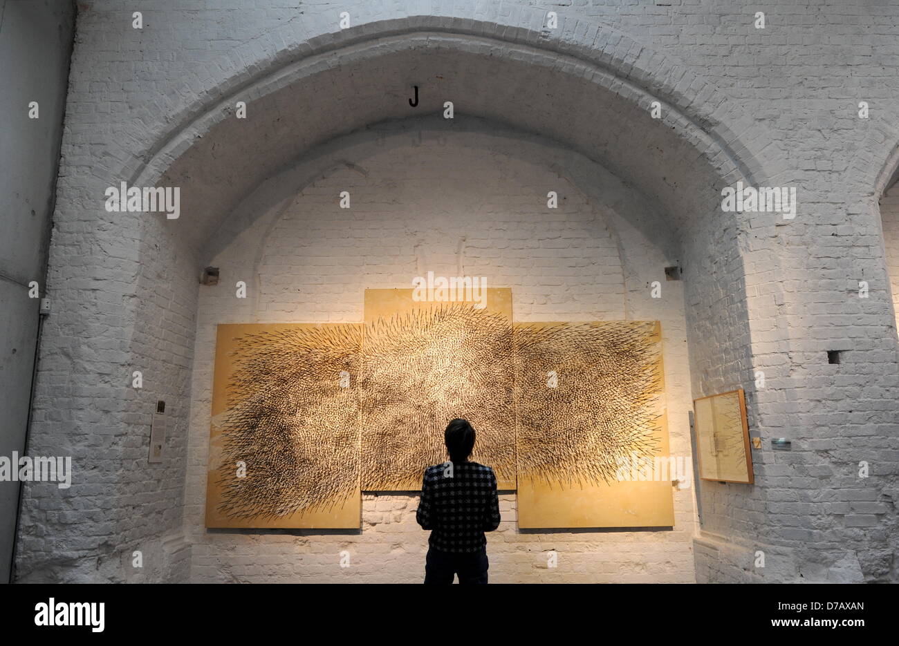 An employee stands in front of the painting 'Wind' by German artist ...