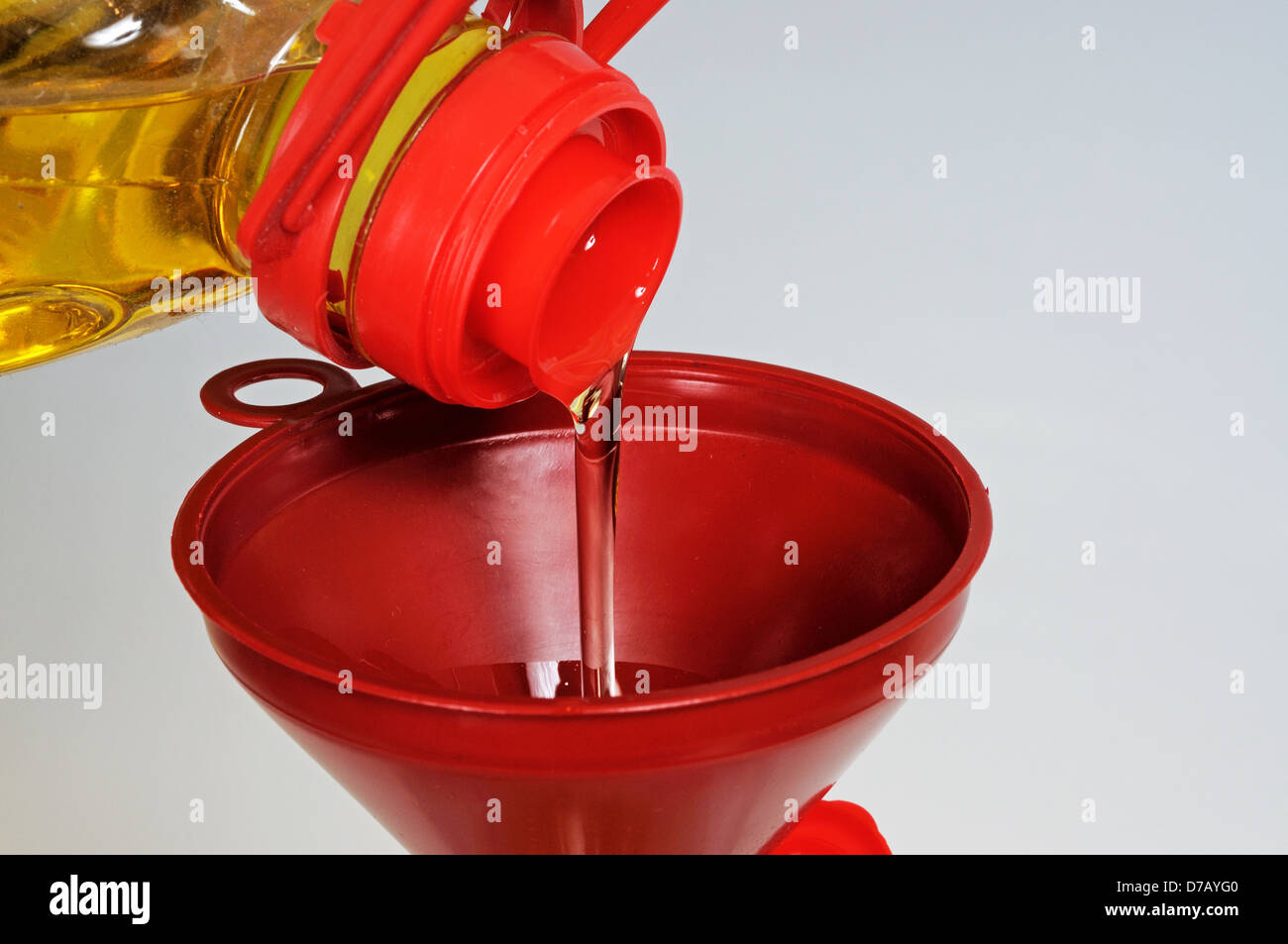 Pouring funnels hi-res stock photography and images - Alamy