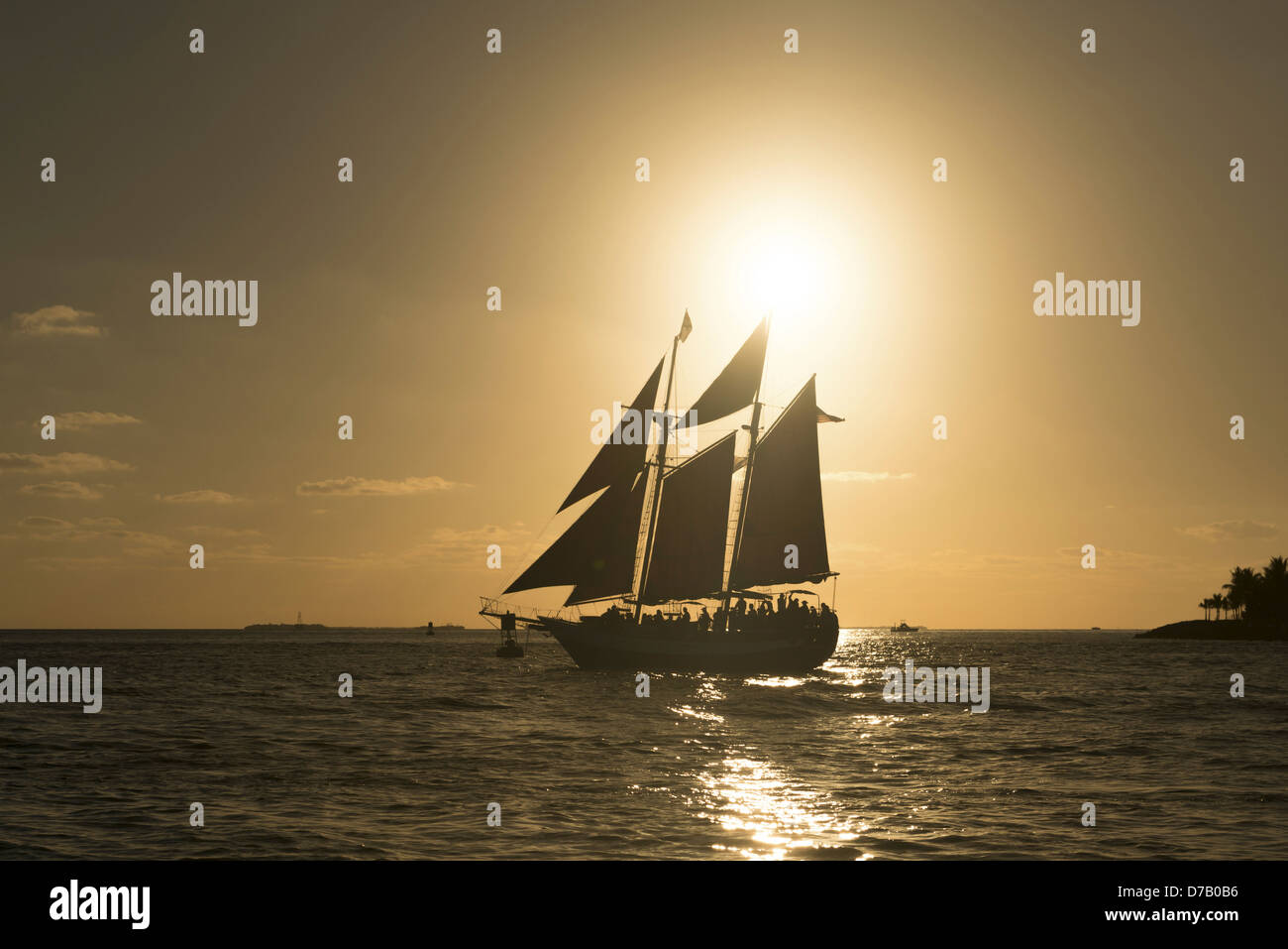 Saling hi-res stock photography and images - Alamy