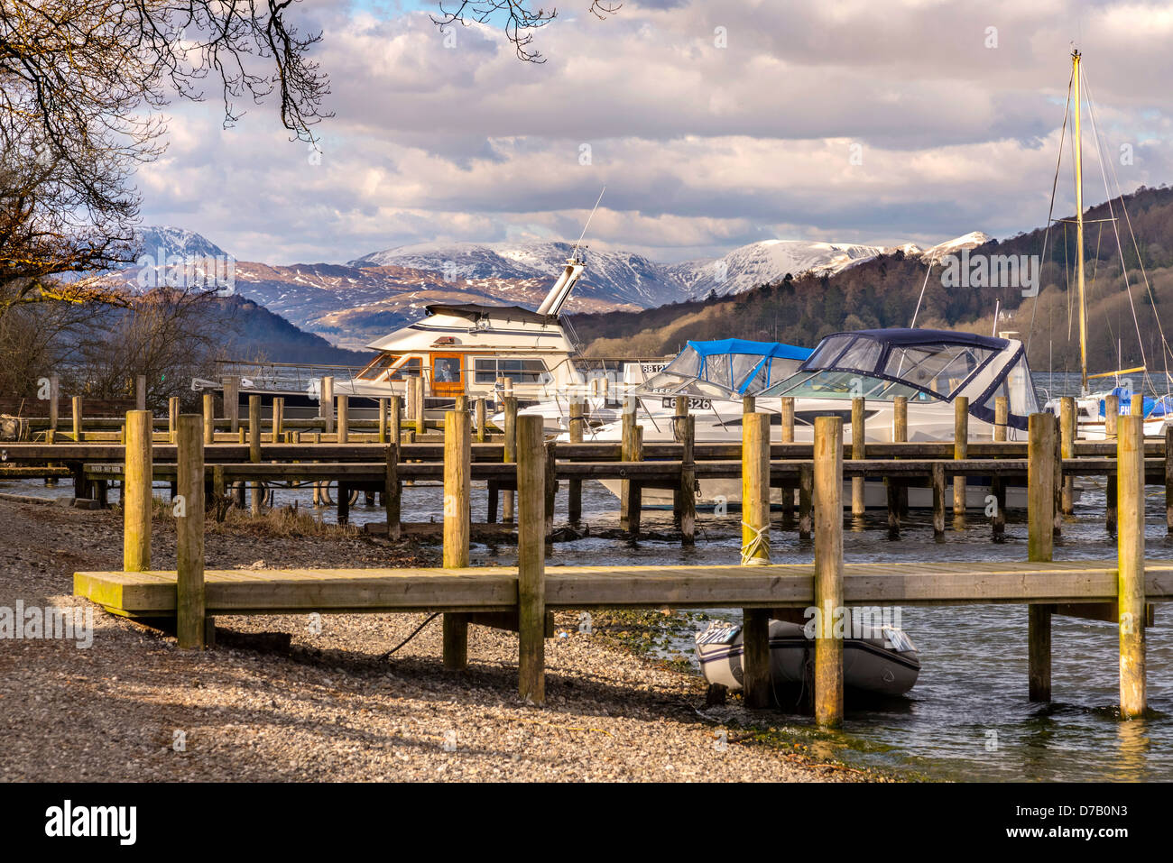 Lakeside pier hi-res stock photography and images - Alamy