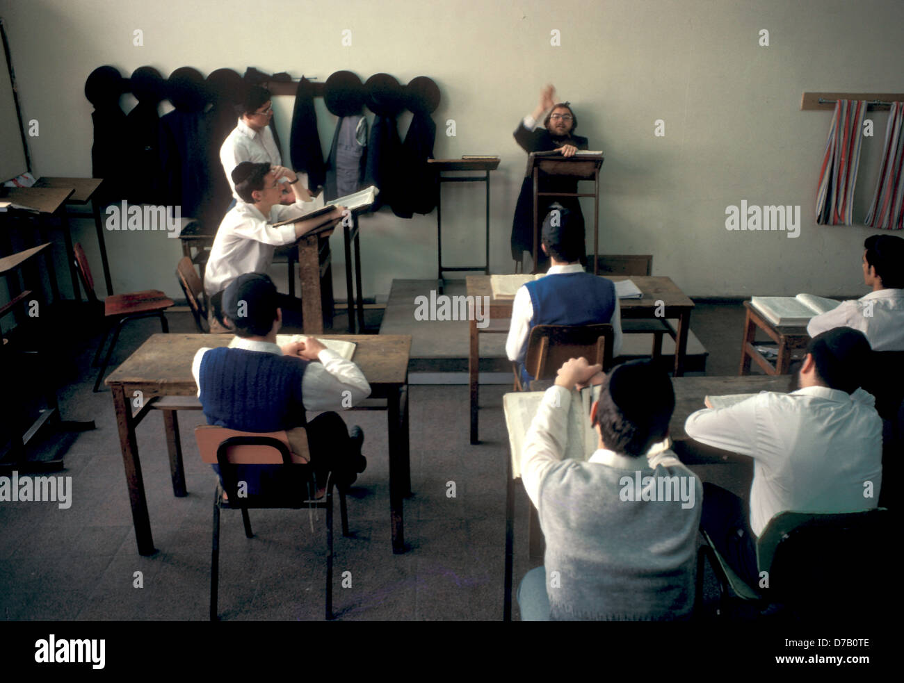 Jewish people classroom hi-res stock photography and images - Alamy