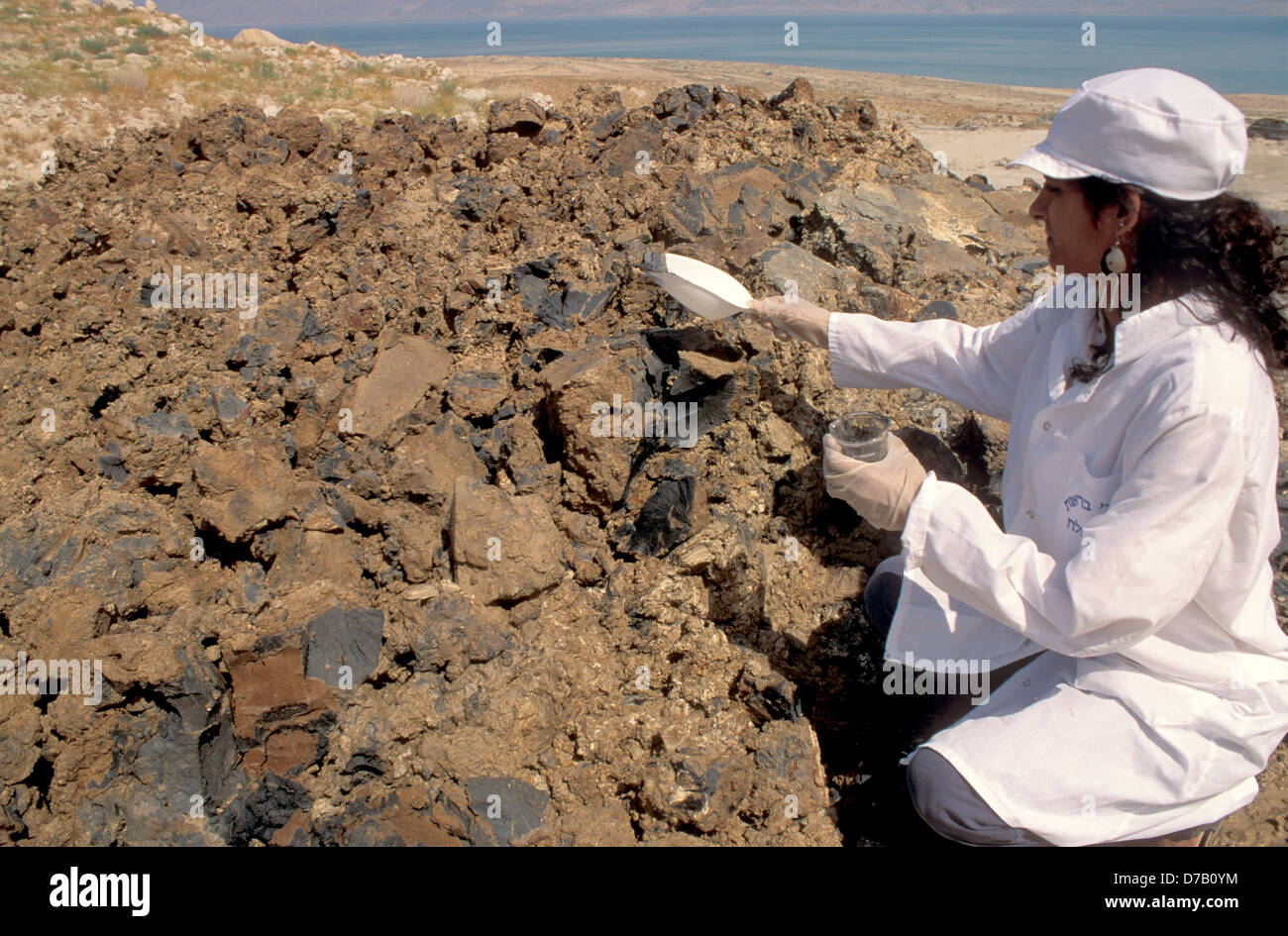 Mud Sampling For Cosmetics by the dead sea Stock Photo - Alamy