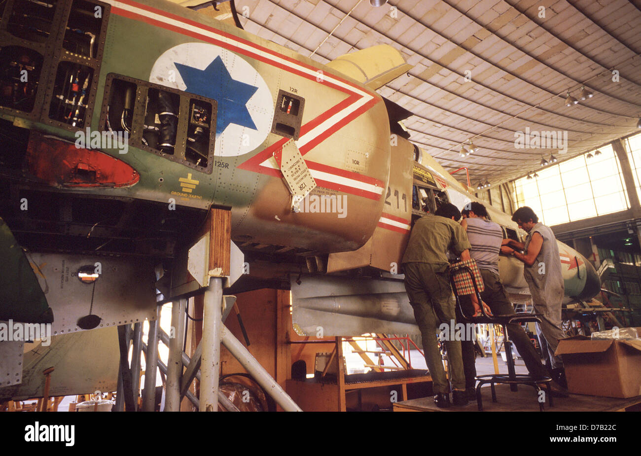 Weapons maintenance hi-res stock photography and images - Alamy