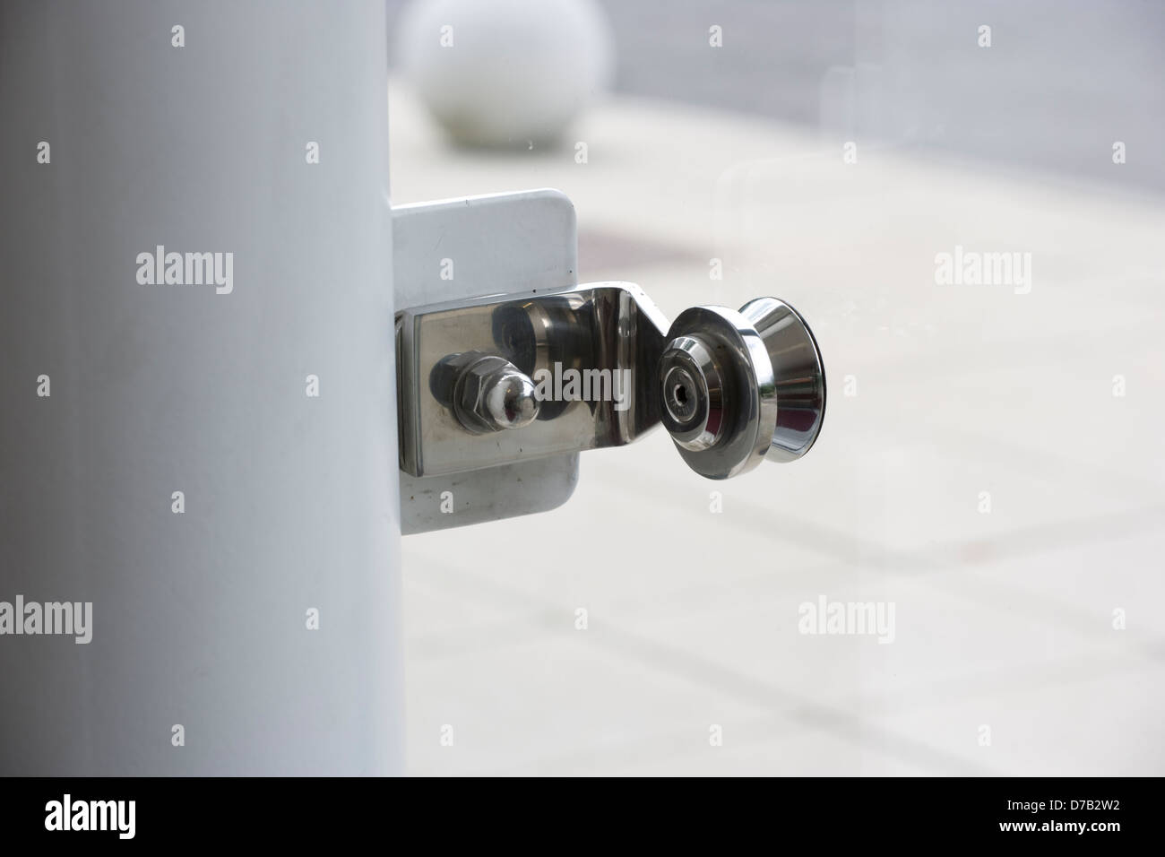 Glass partition fixing detail hi-res stock photography and images - Alamy