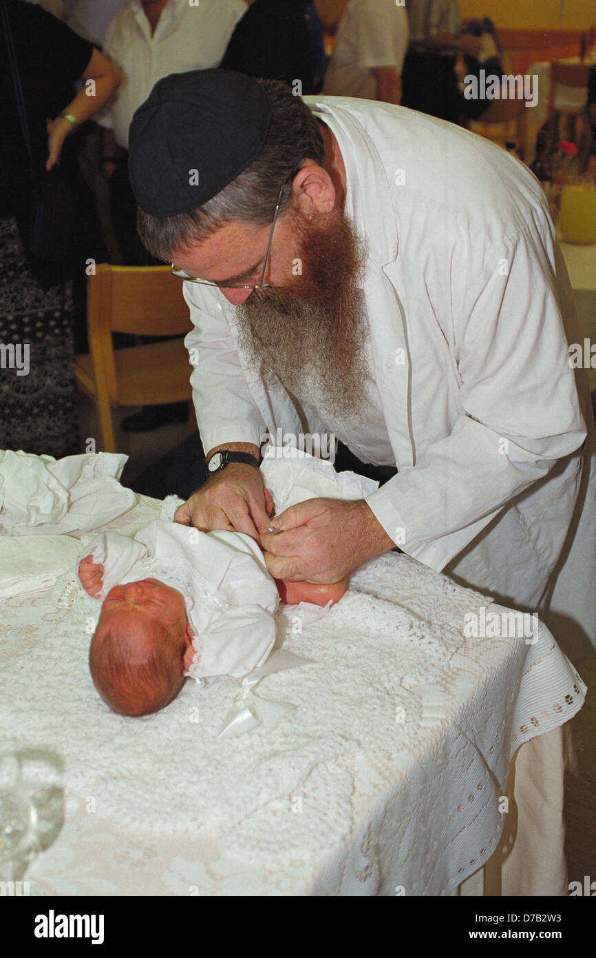 mohel performs a circumcision Stock Photo - Alamy