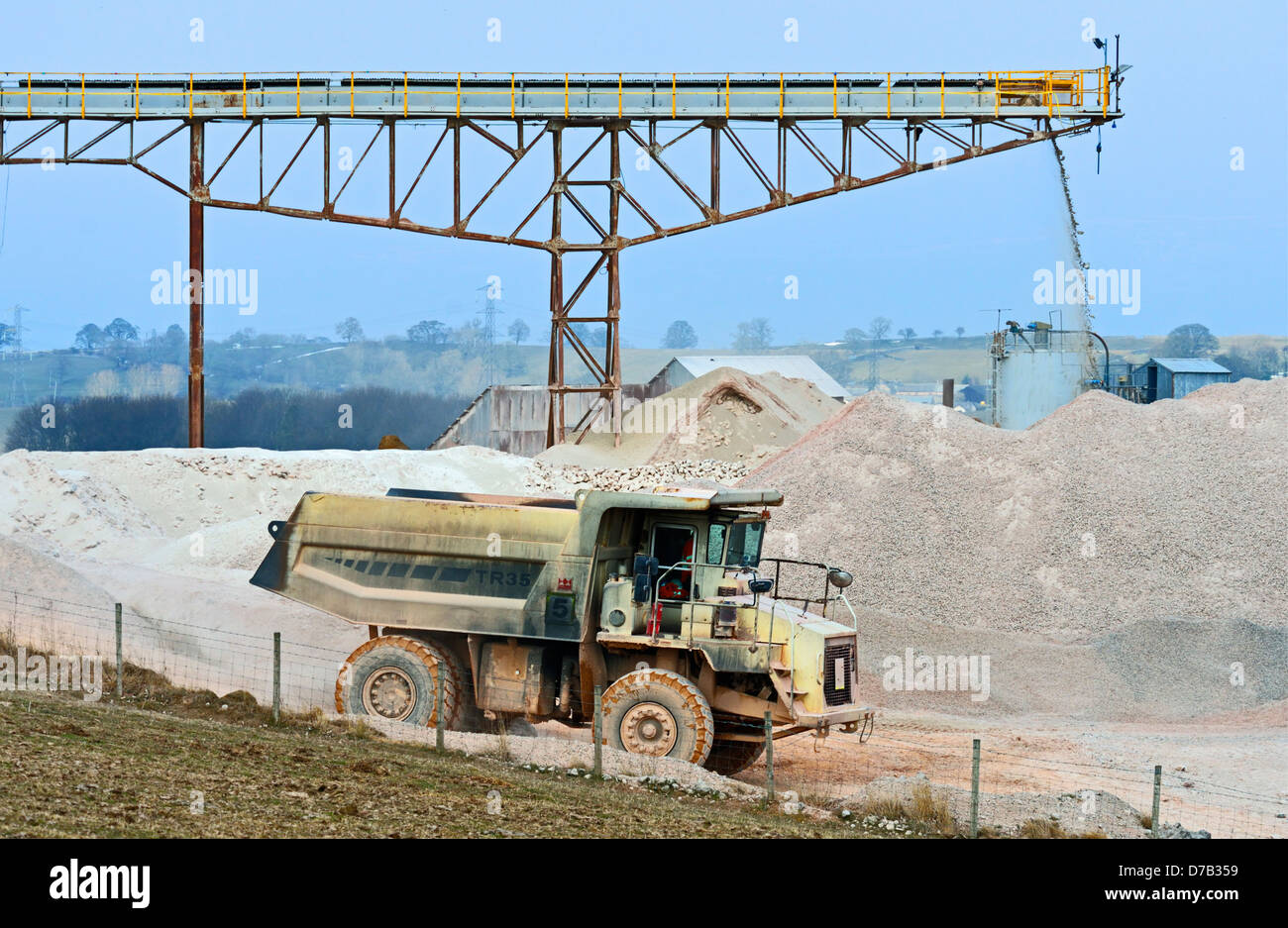Hanson aggregates truck hi-res stock photography and images - Alamy
