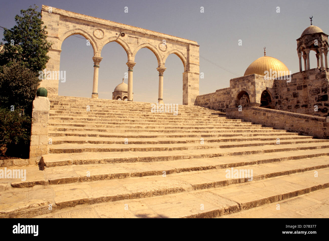 stairs leading to dome of the rock on temple mount in jerusalem Stock ...