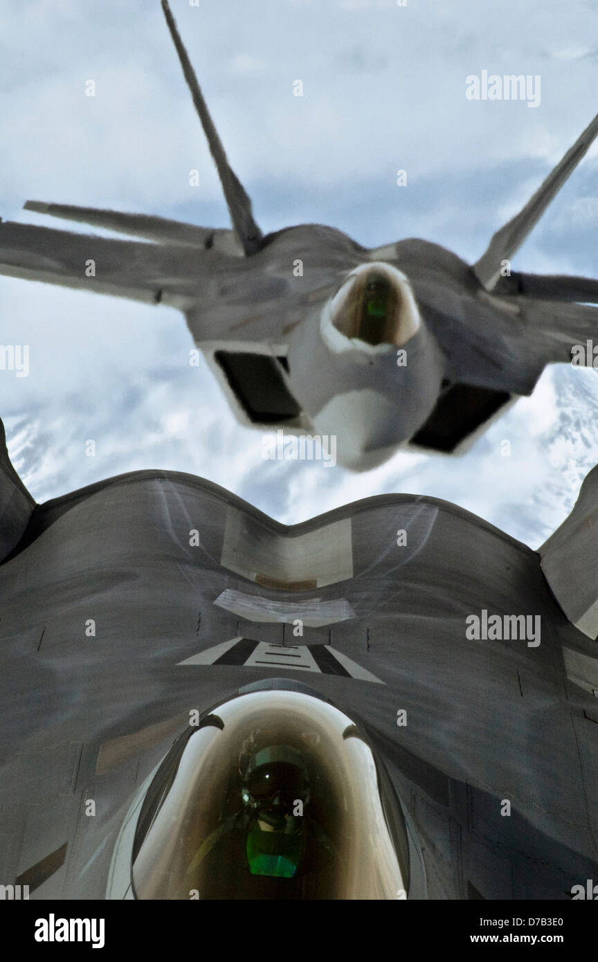 Two US Air Force F-22 flies over Alaska during an in-flight refueling ...