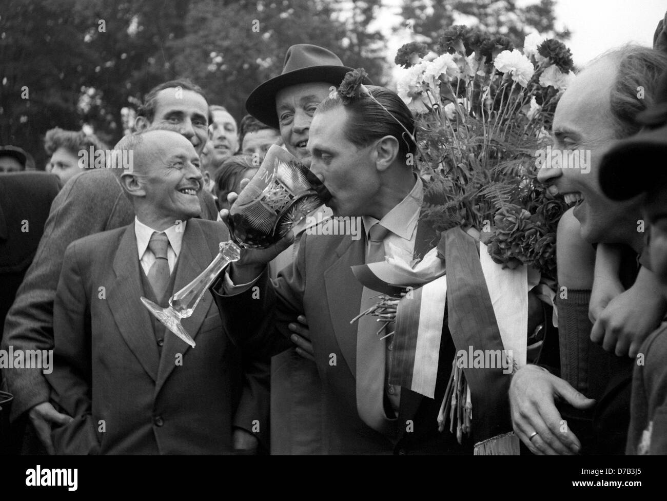 Taking a big sip from an old Club trophy: The striker Max Morlock (C ...